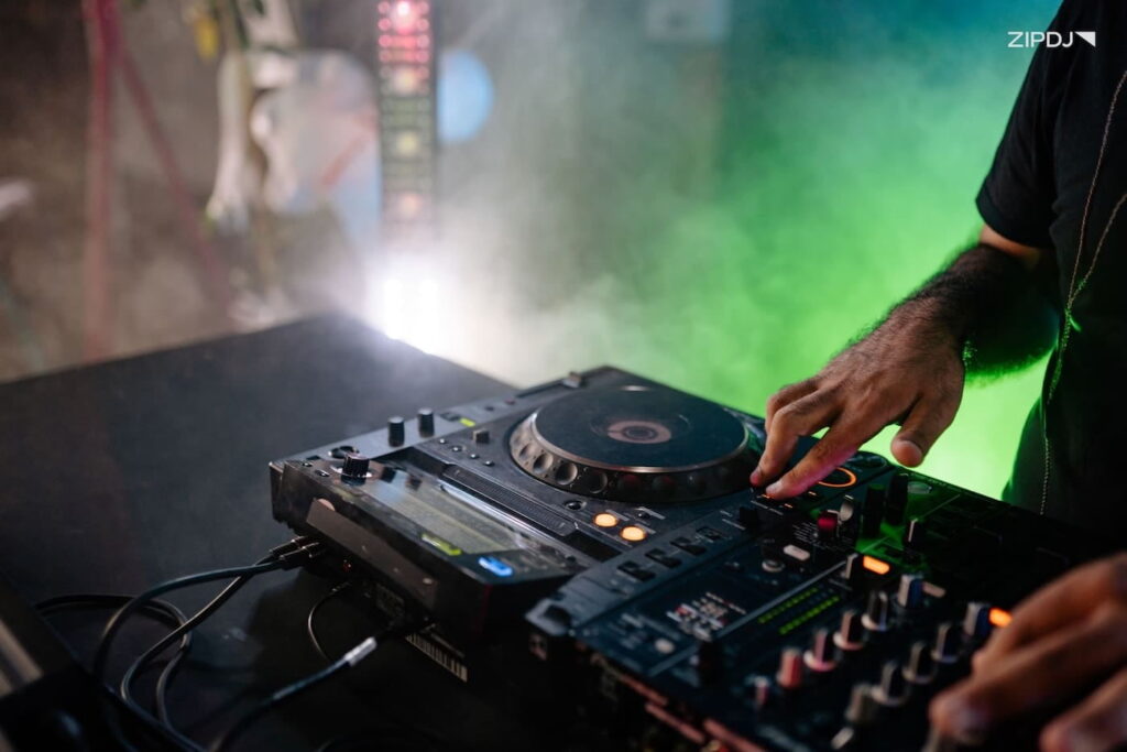 100 BPM Songs for DJs: The 10 Best Tracks to Mix | ZIPDJ